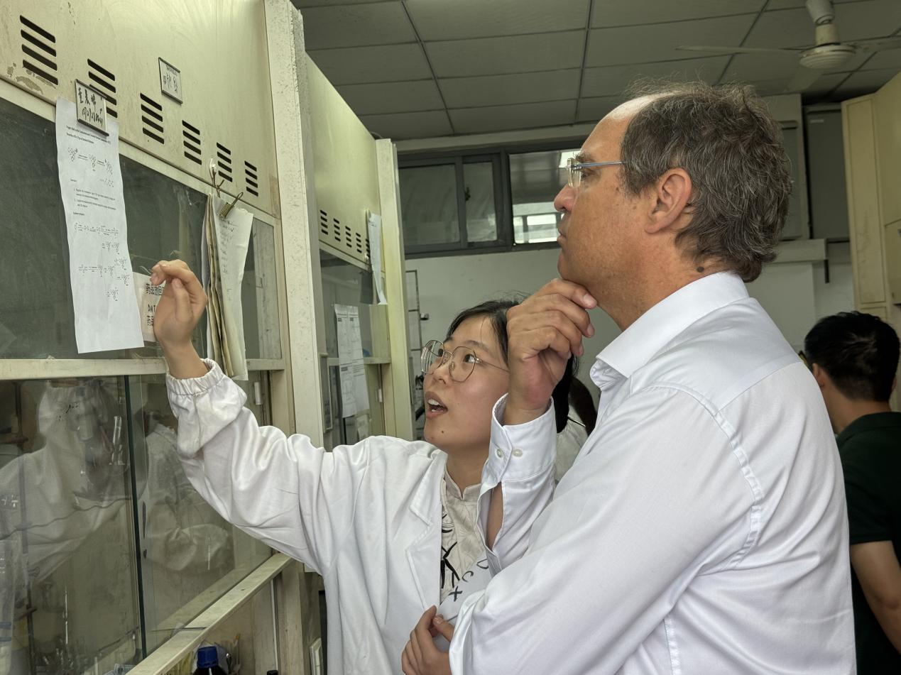 德国汉堡大学Chris Meier教授应邀来访-纳米科学与工程研究院